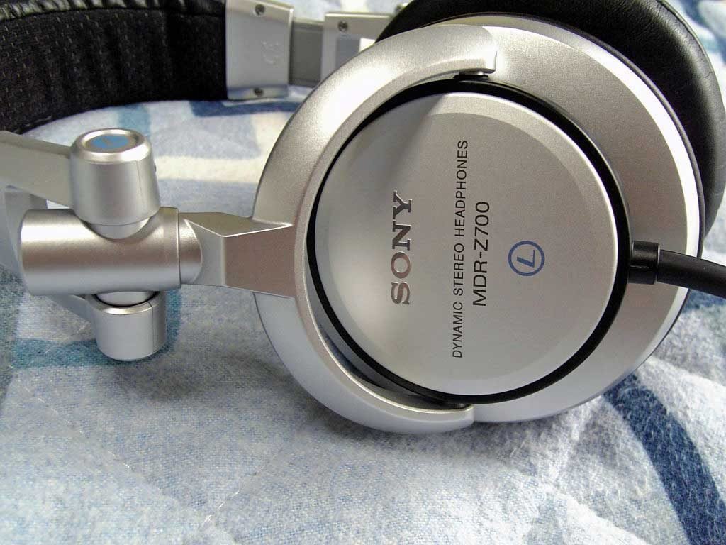 Tai nghe Sony MDR-Z700